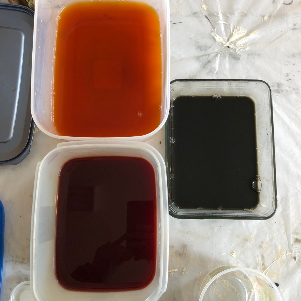 Earthy ! using organic dye to give earthy tones to Eco-prints – THE ...